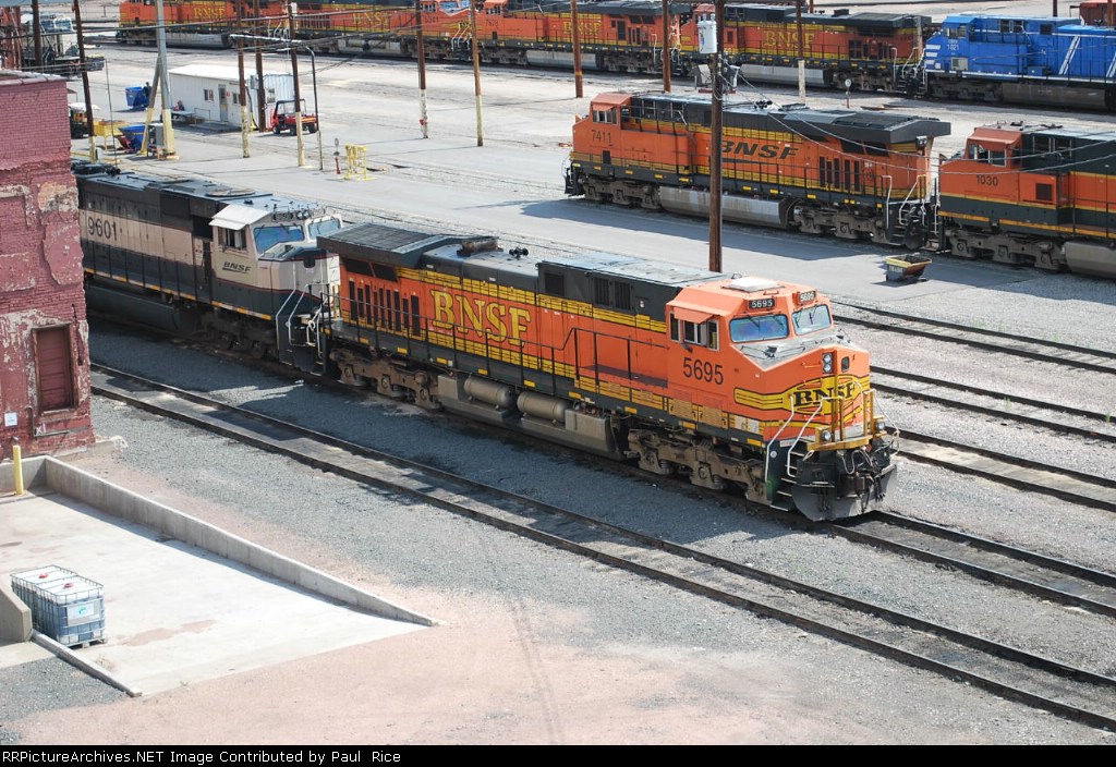 BNSF 5695 & BNSF 9601 On The Ready Track